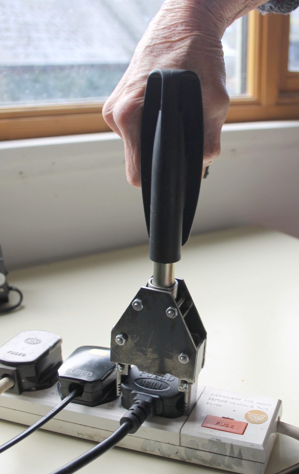 Easy grip plug remover - REMAP